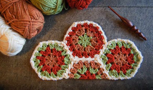 How to Crochet an Interlocking Heart Pattern Free Crochet Pattern and ...
