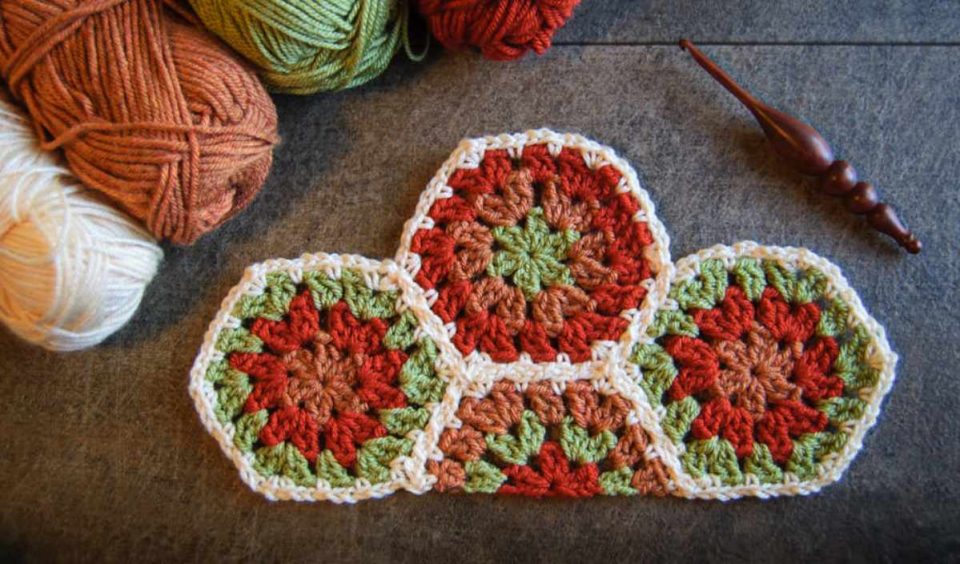 How to Crochet an Interlocking Heart Pattern Free Crochet Pattern and ...